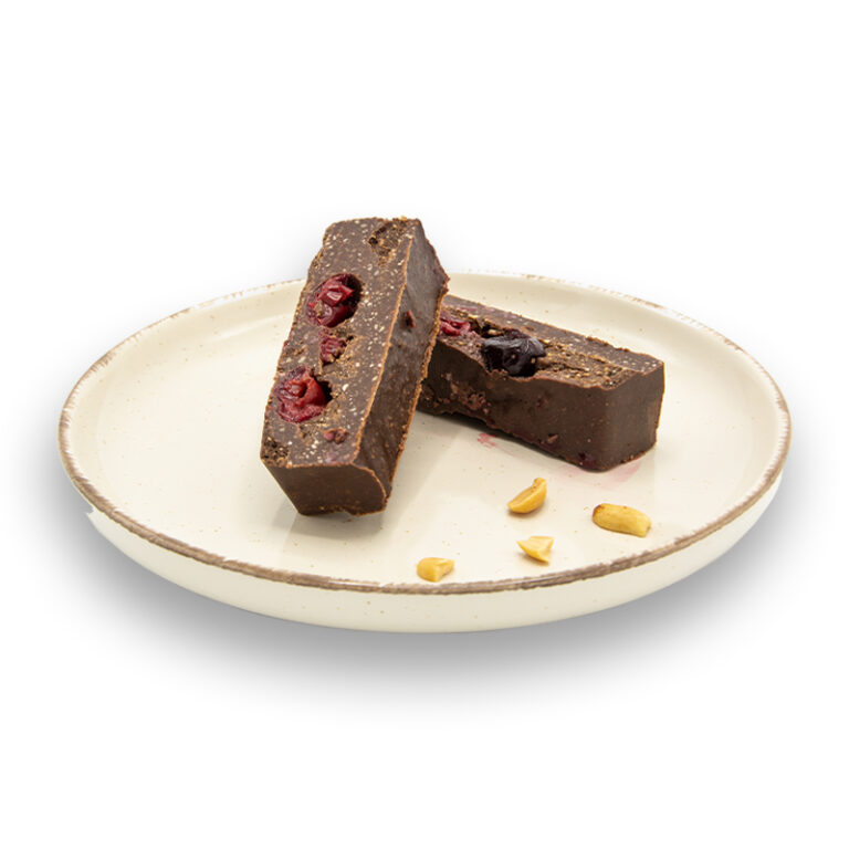 Ciocolată raw cu vișine, arahide prăjite și rom (fără zahăr alb ...